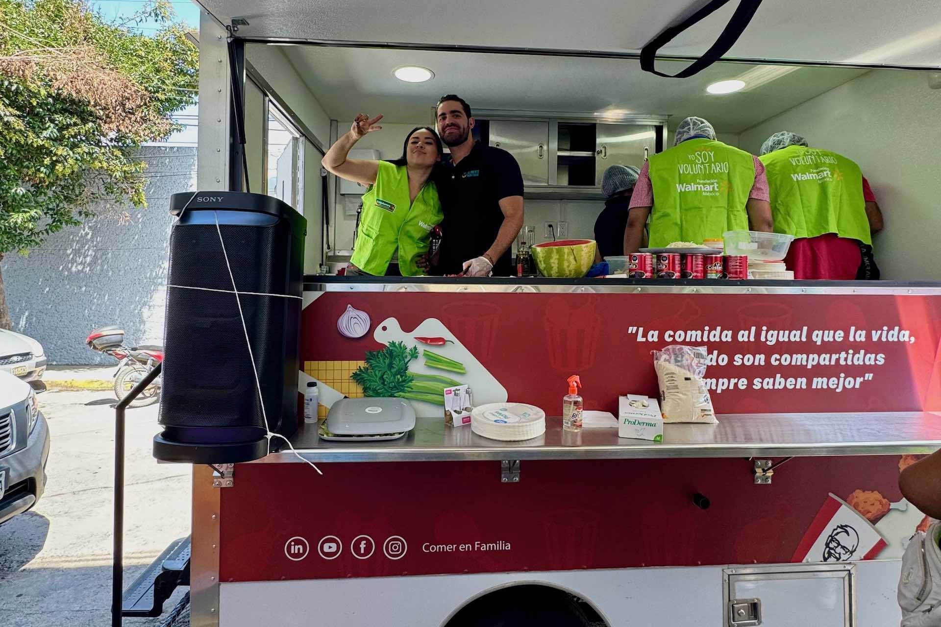 Familia Come Comida Comer En Familia, Clave Para Prevenir La Obesidad